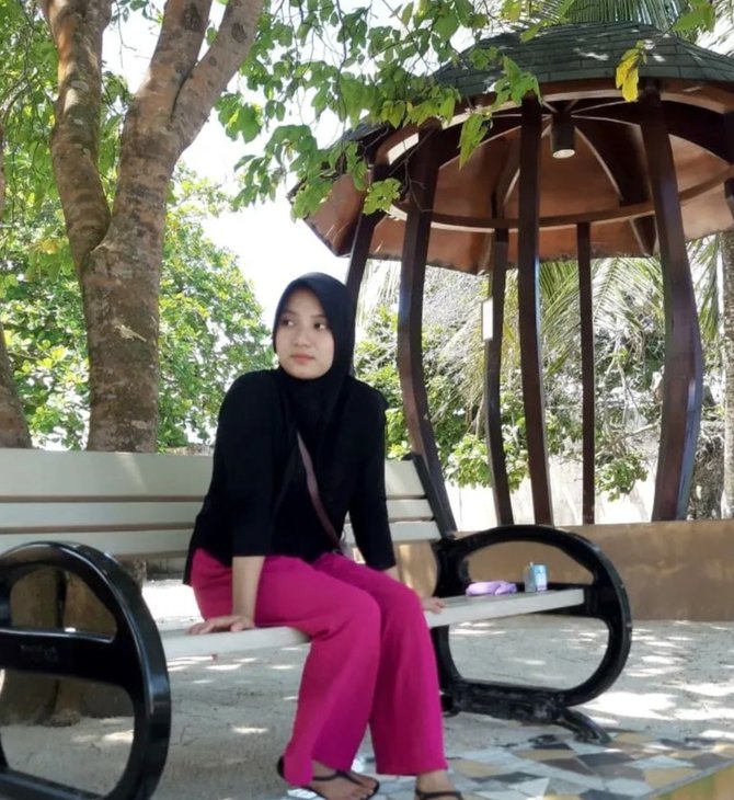 5 Potret Terbaru Vera Pazila Mantan Istri Ikal Laskar Pelangi, Ikut Jadi Sorotan