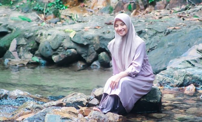 5 Potret Terbaru Vera Pazila Mantan Istri Ikal Laskar Pelangi, Ikut Jadi Sorotan