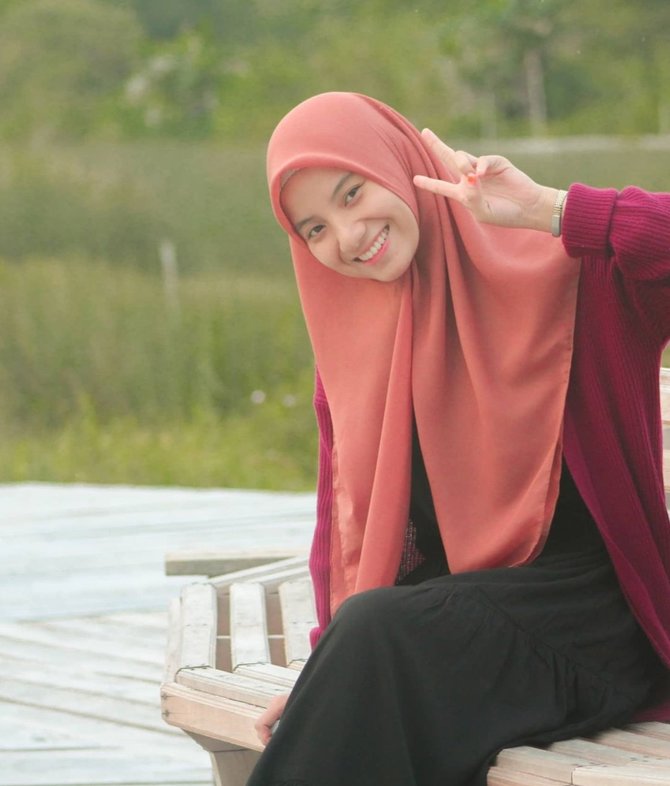 5 Potret Terbaru Vera Pazila Mantan Istri Ikal Laskar Pelangi, Ikut Jadi Sorotan