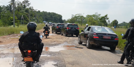 Jokowi Sengaja Tak Lewat Jalan Sudah Diperbaiki di Lampung: Biar Rasakan yang Rusak