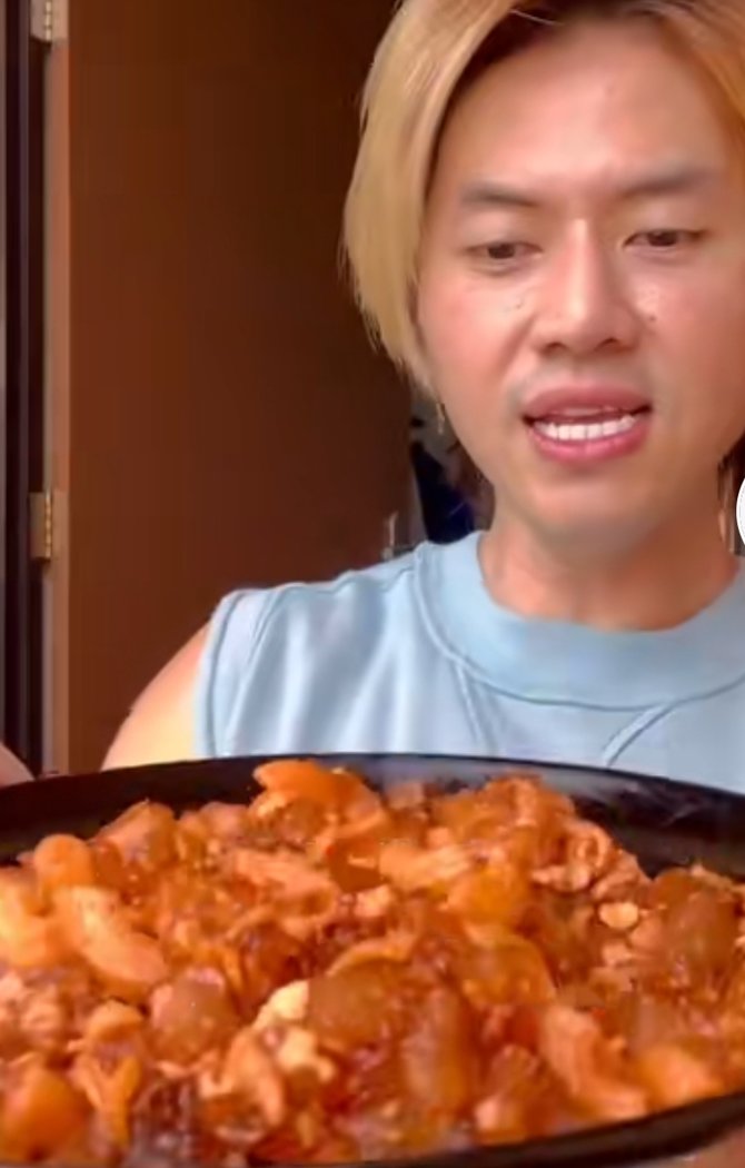 4 Momen Viral Rafael Tan, Jualan Ayam Geprak hingga Beri Resep Seblak ...