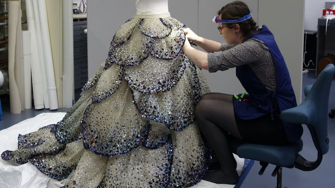 Black Swan, Natalie Portman Kenakan Replika Gaun Ikonis Dior di ...