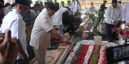 Prabowo Ziarah ke Makam Gus Dur: Kenang Sosok Penyebut Dirinya Paling ...