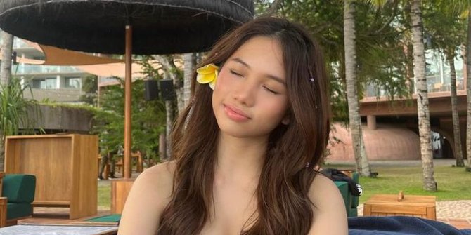 Potret Cantik Jasmine Abeng, Anak Ririn Ekawati yang Baru Pulang dari Amerika | merdeka.com