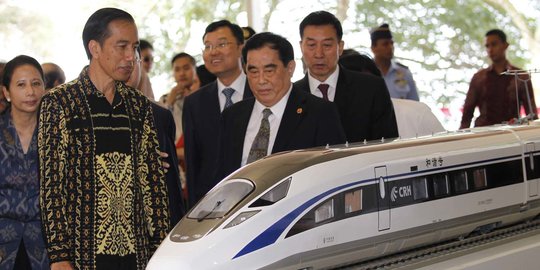 Indonesia Mau Utang Rp8 Triliun ke China untuk Biaya Kereta Cepat, tapi Ada Kendala | merdeka.com