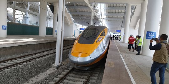 Luhut Uji Coba Kereta Cepat: Jakarta-Bandung Hanya 30 Menit