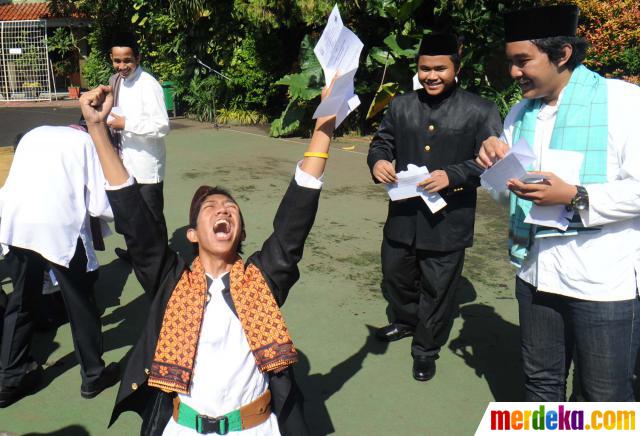 Foto : Seluruh siswa SMAN 47 Jakarta lulus ujian nasional | merdeka.com