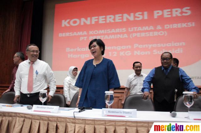 Foto : Dirut Pertamina saat umumkan revisi kenaikan harga gas 12 Kg ...
