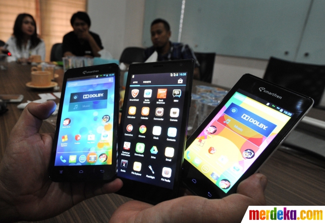 Foto : Smartfren perkenalkan produk smartphone Andromax terbaru ...