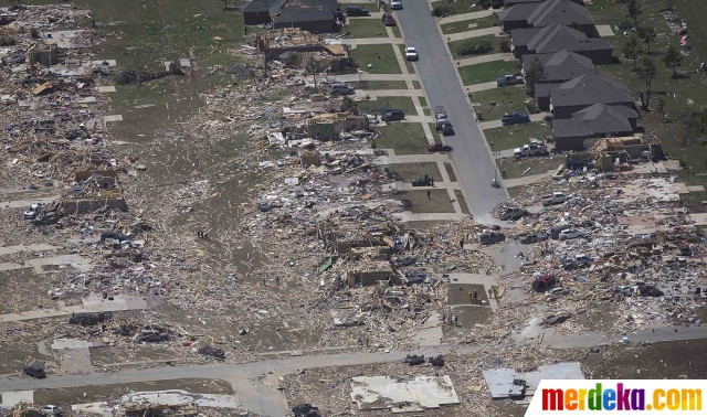 Foto Badai Tornado Gambar