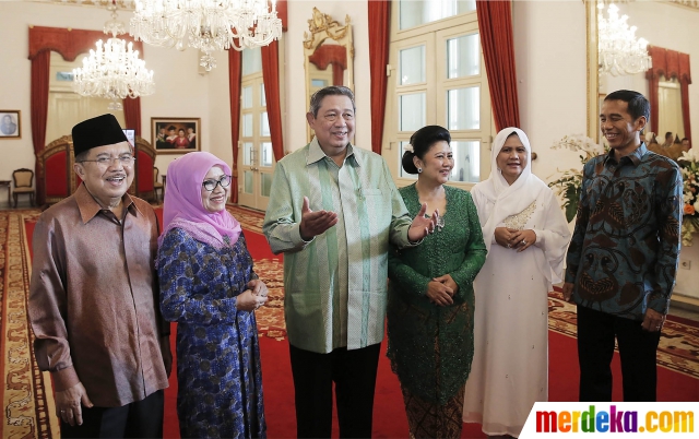 Foto : Presiden SBY sambut hangat kedatangan Jokowi-JK di Istana Negara ...