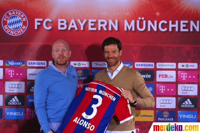 Foto : Resmi gabung ke Bayern, Alonso perkenalkan nomor punggung baru ...