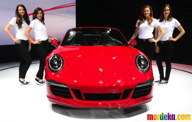 Foto : Para 'bidadari' cantik hiasi ajang LA Auto Show di Los Angeles ...