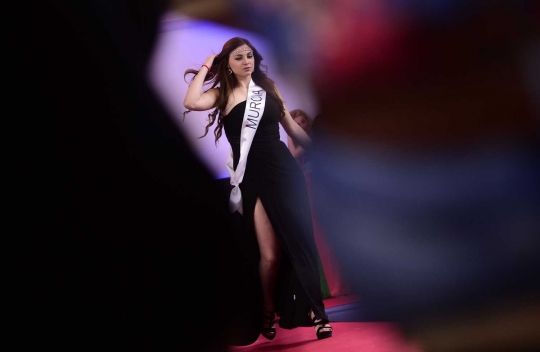 Pesona para gadis Gipsi bersaing dalam Miss Gypsy di Spanyol