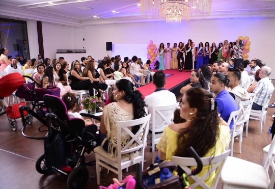 Pesona para gadis Gipsi bersaing dalam Miss Gypsy di Spanyol