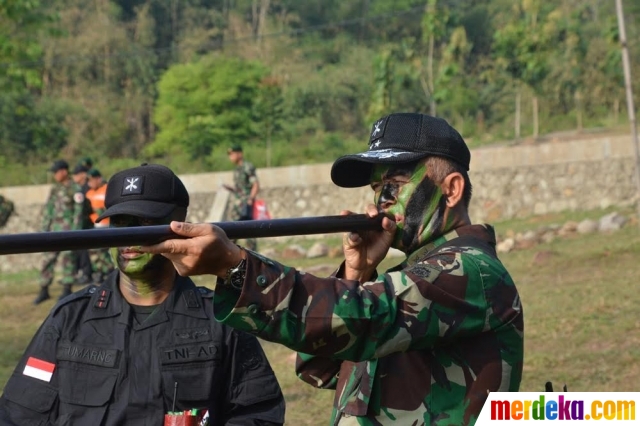 Foto : Para jenderal TNI jajal latihan prajurit Tontaipur Kostrad ...