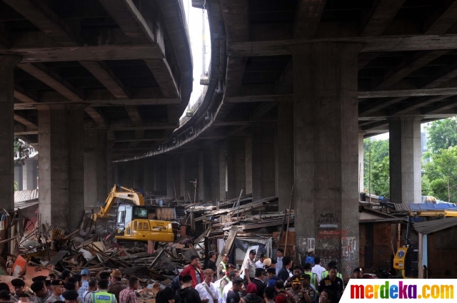 Foto : Penggusuran ratusan bangunan liar di kolong Tol Pluit| merdeka.com