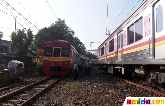 Foto : Begini penampakan KRL anjlok di jalur Manggarai-Sudirman ...