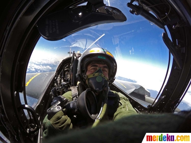Foto : Jepretan memukau dari dalam kokpit jet tempur Prancis| merdeka.com