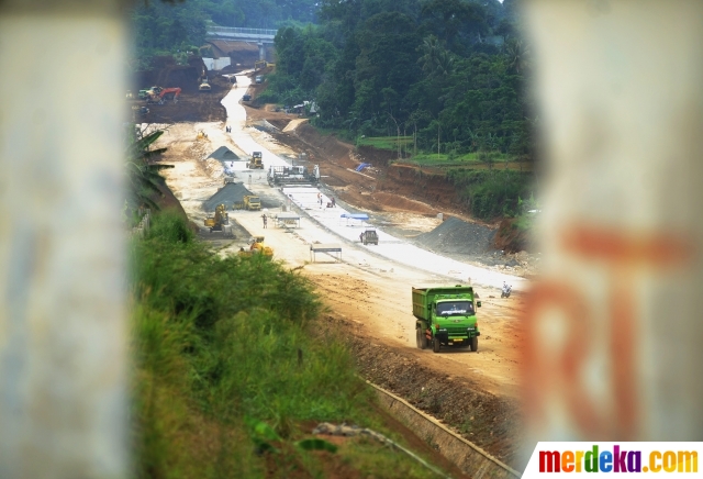 Foto : Memantau progres Tol Bocimi, proyek jalan tol terlama di ...