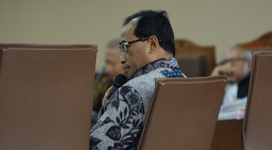 Ekspresi Menhub mengaku bersalah di sidang mantan Dirjen Hubla