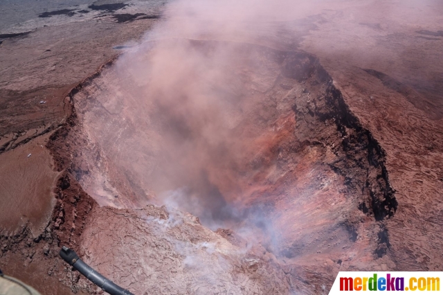 Foto : Lebih dekat melihat isi kawah Gunung Kilauea yang meletus di ...