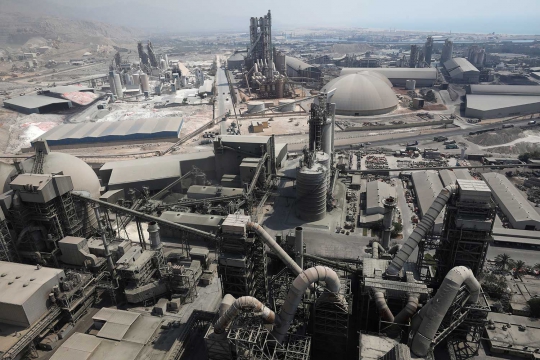 Kotoran Unta Jadi Bahan Bakar Produksi Semen di UEA