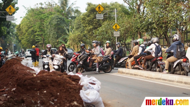 Foto : Potret Pemotor Nekat Lawan Arah di Kawasan Lenteng Agung | merdeka.com
