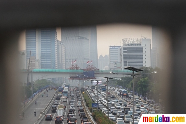 Foto : Longspan LRT Cawang-Kuningan-Dukuh Atas Tersambung | merdeka.com