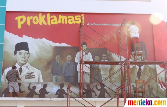 Foto : Pembuatan Mural Proklamasi Kemerdekaan RI | merdeka.com