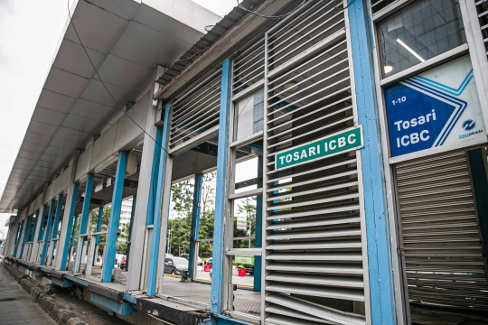 Halte Bus Transjakarta Tosari Lama yang Terbengkalai