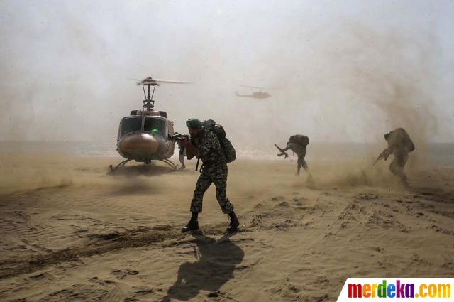 Foto : Aksi Militer Iran Pamer Kekuatan Jelang Pelantikan Presiden AS ...