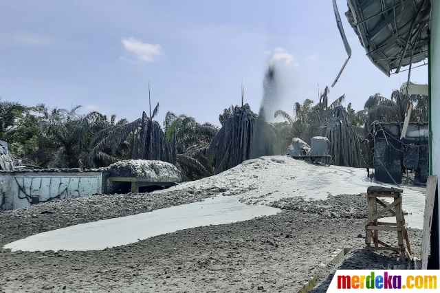 Foto : Penampakan Semburan Gas Berbahaya di Pekanbaru | merdeka.com