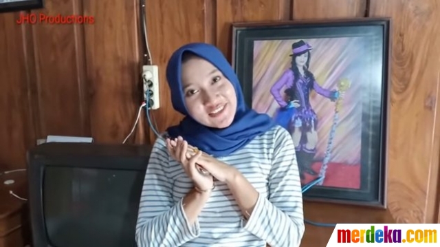 Foto : Berdinding Kayu, Ini Potret Sederhana Rumah Pedangdut Yeni Inka ...