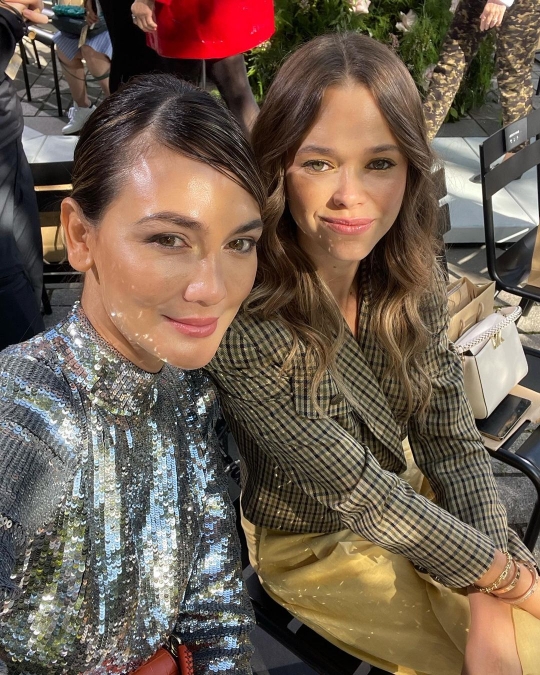 Pesona Luna Maya di New York Fashion Week, Cantik Abis 'Dipepet' Aktor ...