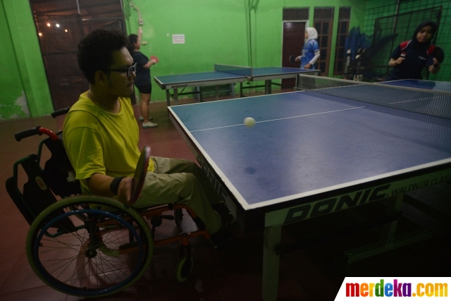 Foto : Menengok Atlet Tenis Meja Difabel Latihan Jelang Peparda Jabar ...