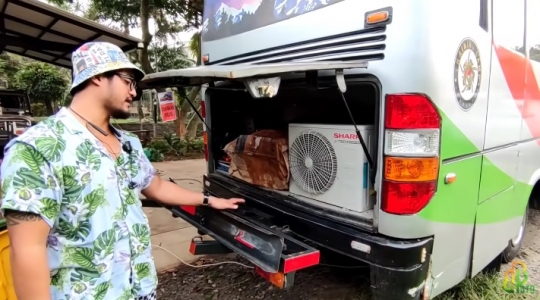 Keren, Potret Bus Diubah Jadi Rumah Berjalan yang Nyaman,Ada Dapur ...