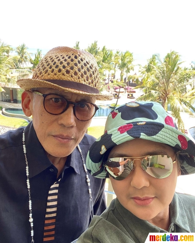 Foto : Potret Yati Octavia Liburan di Bali Bareng Suami, Tetap Awet ...