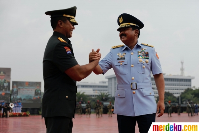 Foto : Salam Komando Jenderal Andika dan Marsekal Hadi dalam Sertijab ...