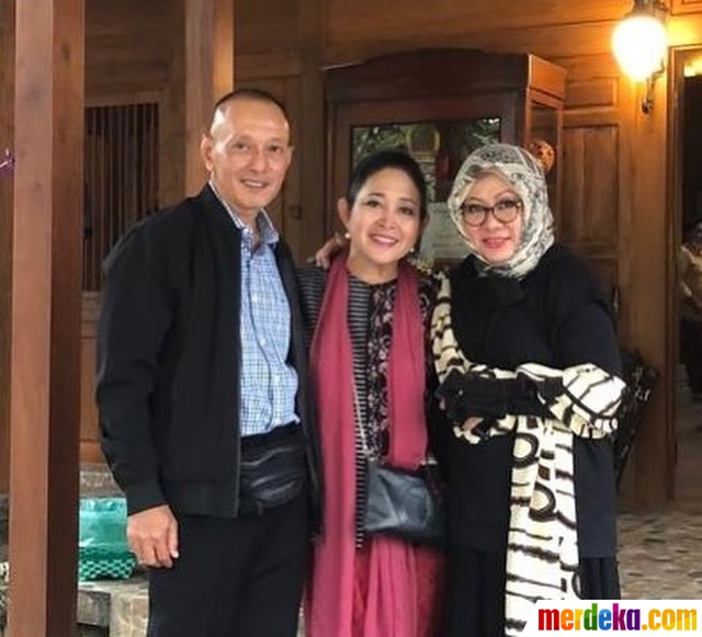 Foto : Potret Kompak Anak-Anak Soeharto di Waroeng Kopi Mba Titiek, Ada ...