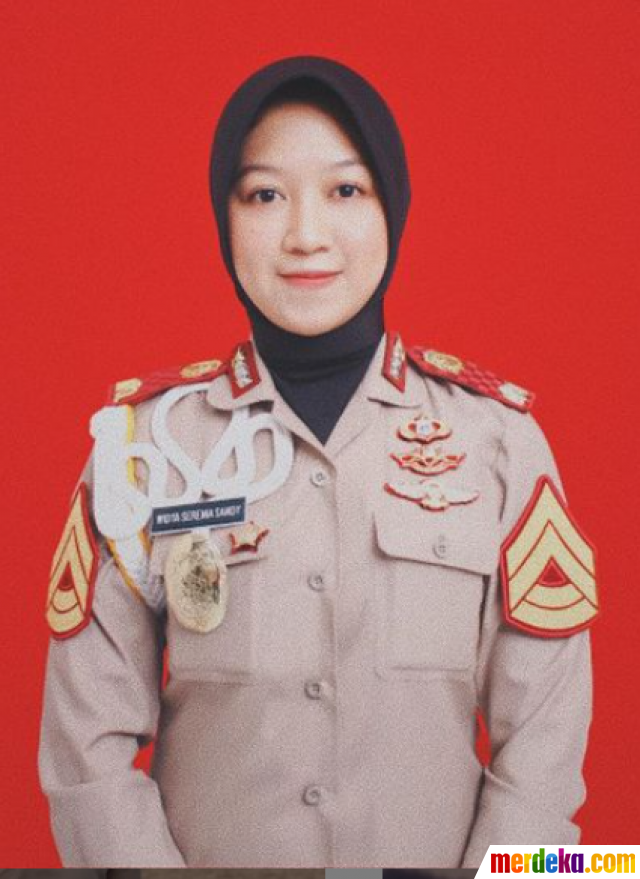 Foto : Kenalan Sama Taruni Akpol Cantik Widya Serenia, Potret dengan ...