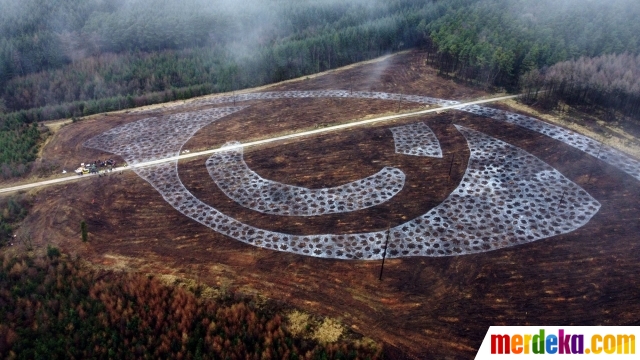 Foto : Mata Raksasa Soroti Perubahan Iklim Dunia | merdeka.com