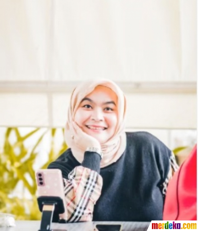 Foto : 6 Potret Terbaru Pelawak Ulfa Dwiyanti, Awet Muda Jelang Usia 50 ...