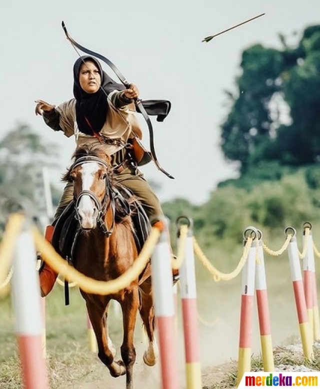 Foto : Potret Arum Nazlus, Atlet Berkuda Panahan Pertama Indonesia ...