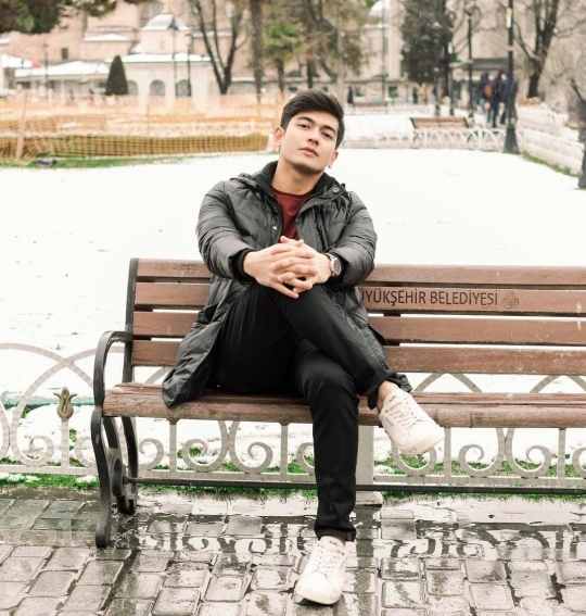 Potret Teuku Ryan Suami Ria Ricis Liburan di Turki Curi Perhatian ...