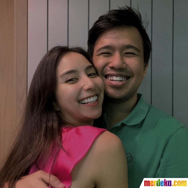 Foto : 5 Potret Joshua dan Istri Usai Menikah, Penampilan Clairine ...