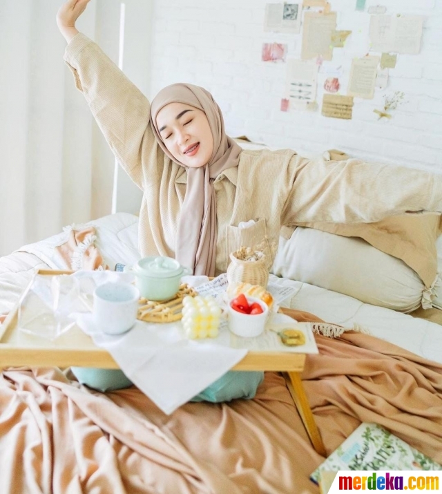 Foto : Potret Terbaru Ririe Fairus yang Dipuji Makin Cantik dan Glowing ...