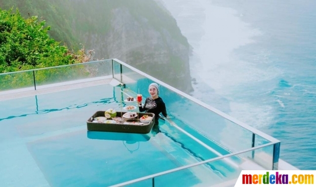 Foto : Potret Erin Taulany Nikmati Floating Breakfast dengan ...