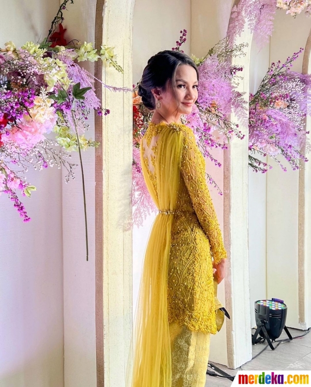Foto : Potret Sabrina Anggaraini Istri CEO Ruang Guru Pakai Kebaya ...