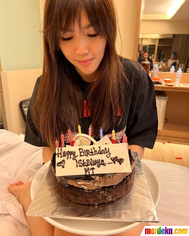 Foto : Momen Ello Berikan Kejutan di Ulang Tahun Istri, Dibuat Kaget Lihat Ini | merdeka.com